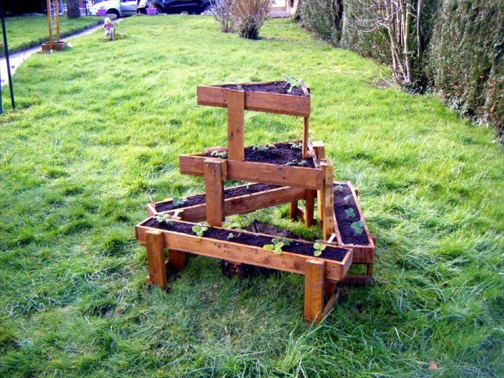 3 Tiered Pallet Triangular Garden Planter